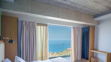 3 Bedrooms Grand Villa with Private Heated Pool | 3 quartos, cofres nos quartos, individualmente decorados