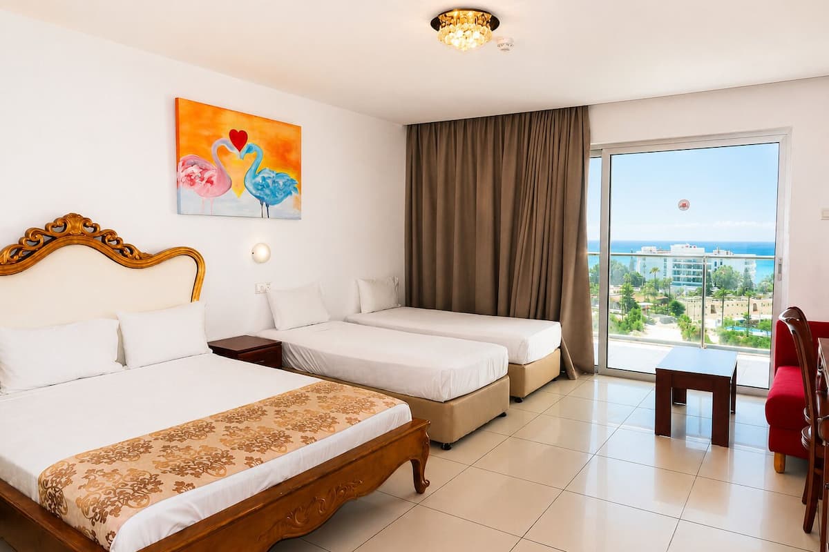 Quarto Duplo ou Twin Executivo, 1 quarto, vista para o mar | Secretária, secretária adequada para computadores portáteis