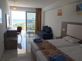 Quarto casal ou duplo família | Individualmente decorados, individualmente mobiliados, escrivaninha