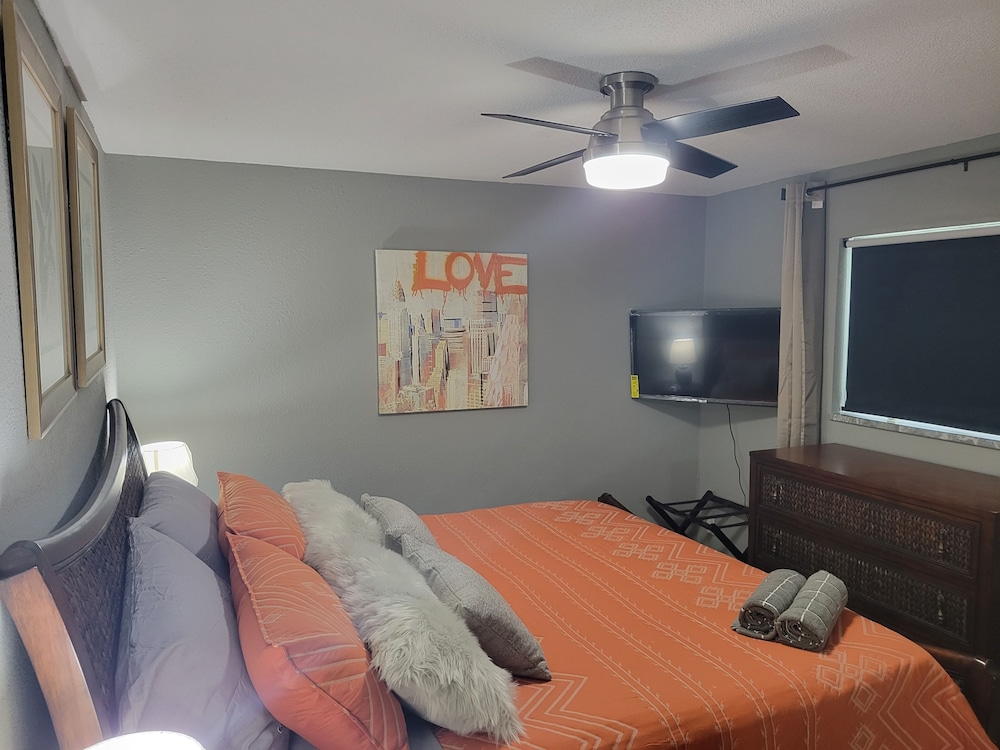 Condo#3. King Size Bed, High Speed Internet And Free Parking. - Miramar, FL
