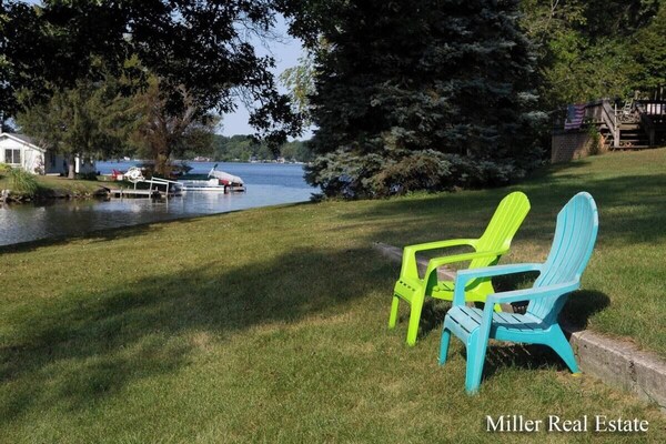 Algonquin Lakeside Suites With Private Dock - Hastings, MI