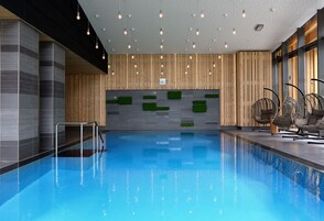 Piscina interior, da(s) 11:00 à(s) 22:00, espreguiçadeiras 