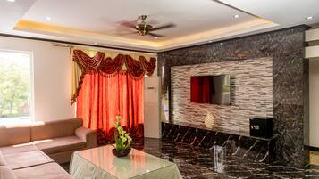 Quarto Familiar | Sala de estar | Televisor LED de 36 polegadas com canais por cabo, televisor