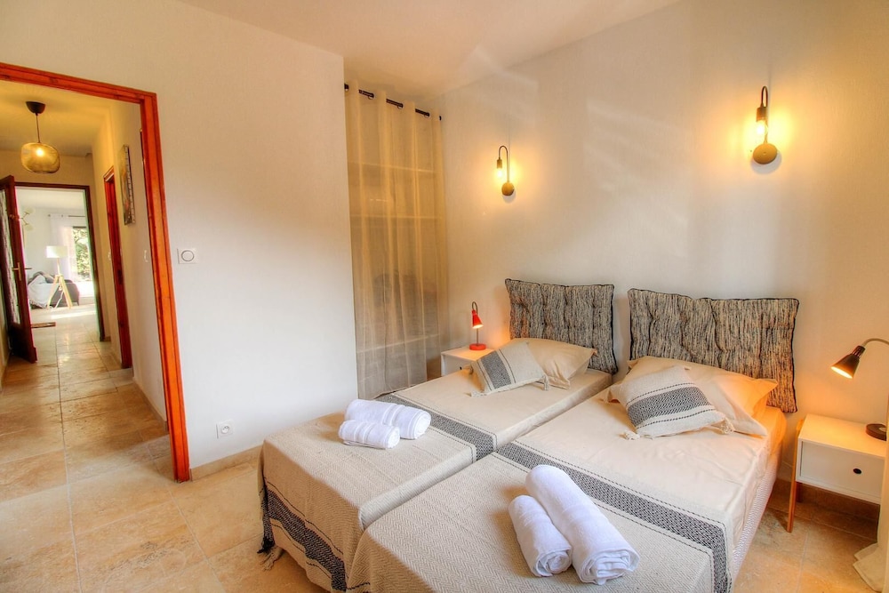 Comfortable House In A Quiet Area Swimming Pool Between Porto-vecchio, Bonifacio - Figari