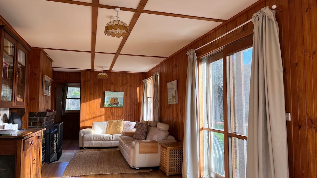 Nunyara - A Very Comfortable Beach House Minutes Away From Steppy Beach - Aireys Inlet