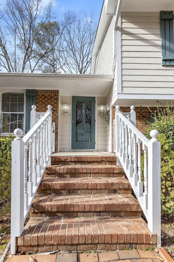 Pet Friendly Fenced In 4 Bdrm 3 Ba Dt Cary Home - エイペックス, NC
