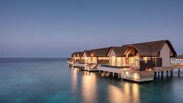 Grand Ocean Pool Villa | Vista para a praia ou o mar