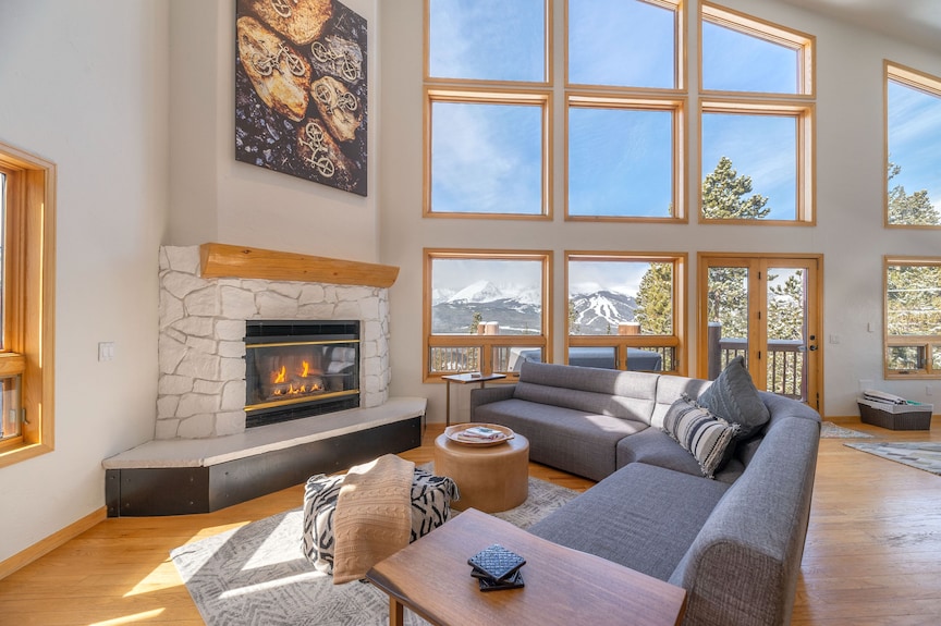 Private With Stunning Views Of The Ski Resort - 브레켄리지