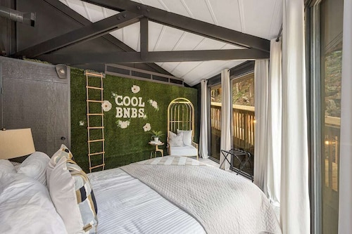 Breathtaking Boutique Treehouse Nestled In Clouds - Beech Mountain, NC