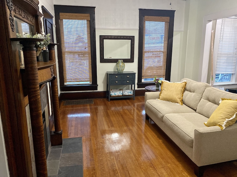 Lake Country House On City Square - Kentucky Lake