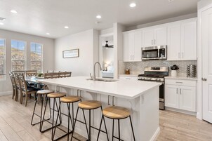 Casa geminada, 5 quartos | Cozinha privada | Geladeira, fogão, cafeteira/chaleira, torradeira