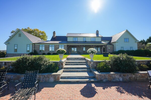 French Country Estate On Scenic Lincoln Rd Just 5 Miles South Of Purcellville. - Middleburg, VA
