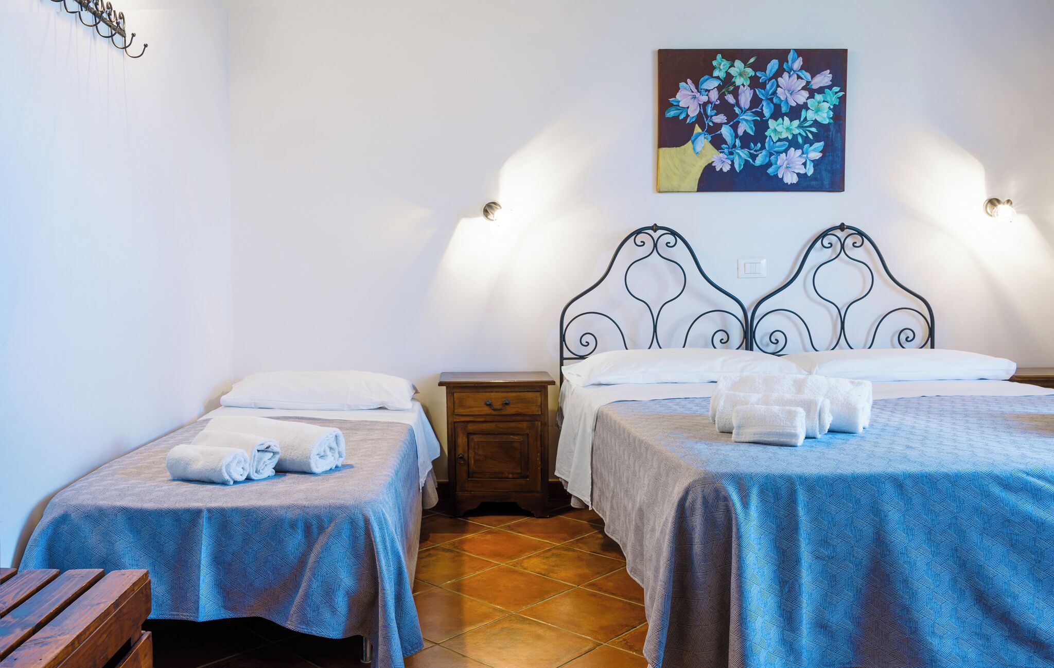 Quarto triplo conforto | Escrivaninha, espaço de trabalho para notebook, Wi-Fi de cortesia