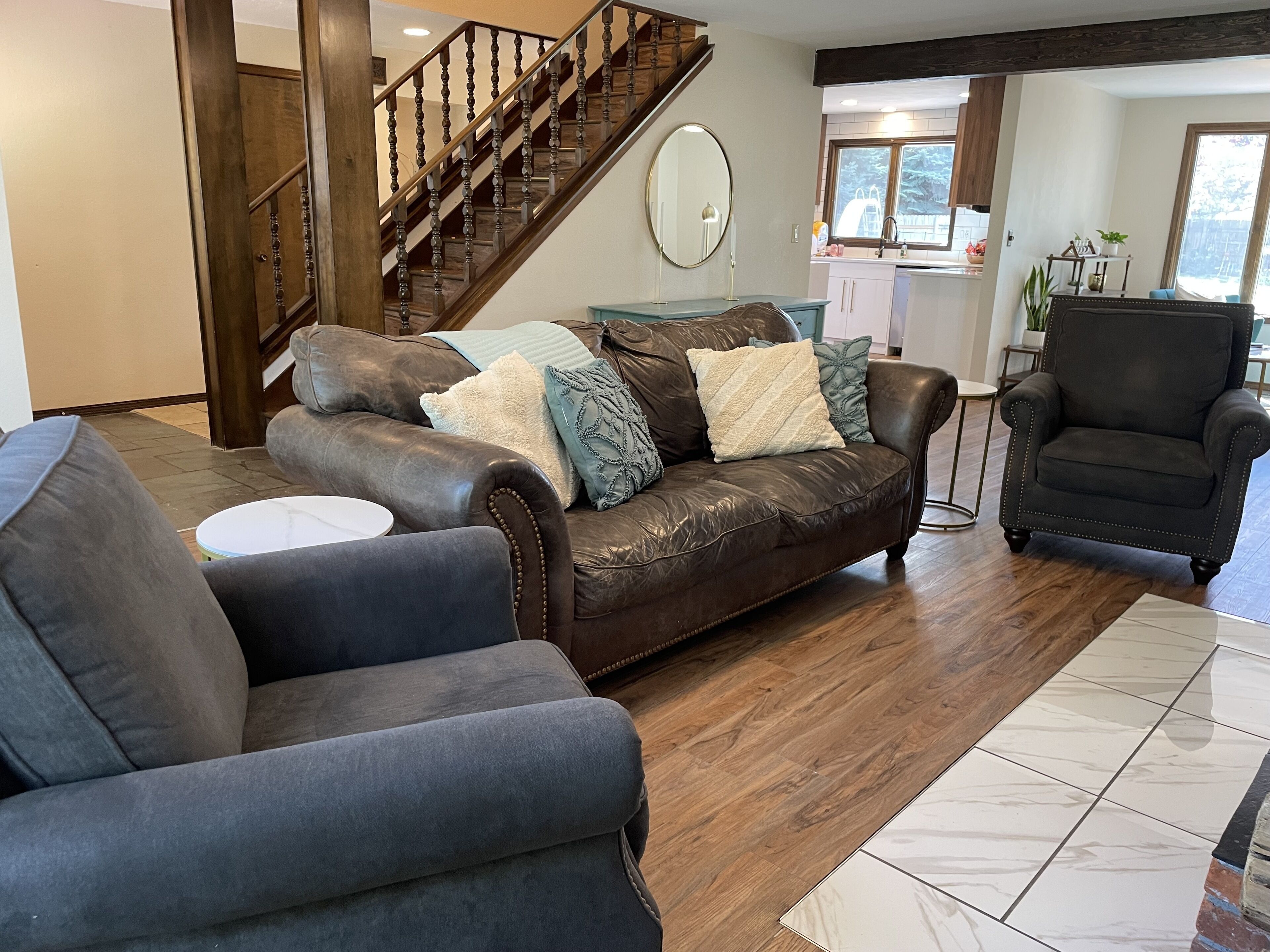 4000 Sq Ft Retreat,  Sleeps 16, Large Great Room, Hot Tub & Pool, Two Masters - Pasco, WA