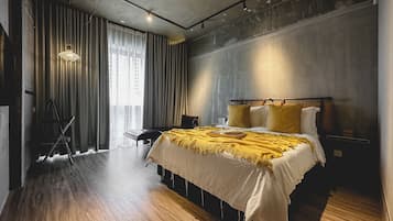Quarto Superior, 1 cama queen-size | Camas de colchão viscoelástico, secretária