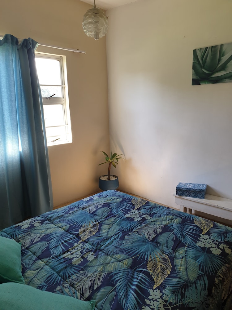 Family Owned 4 Bedroom Beach Cottage With Amazing Views - Western Cape