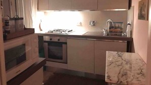 Apartamento em Condomínio Fechado, 2 quartos, acessível, varanda | Interior