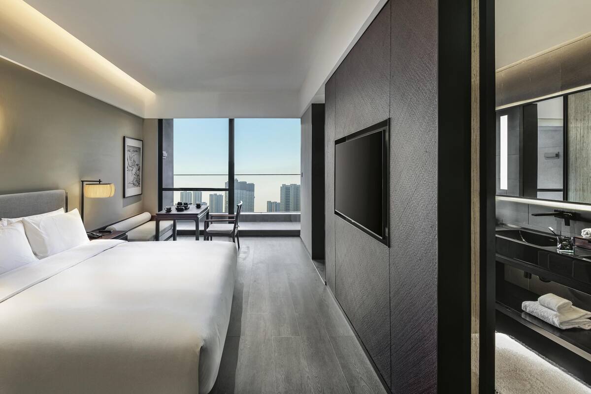 Quarto Deluxe, 1 cama king-size, vista para o jardim | Wi-fi grátis, roupa de cama fornecida