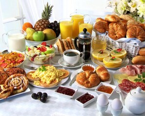 Pequeno-almoço inglês diário (8 USD por pessoa) 