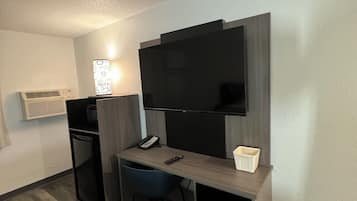 Quarto Básico | Sala de estar | Televisor de 32 polegadas com canais por cabo