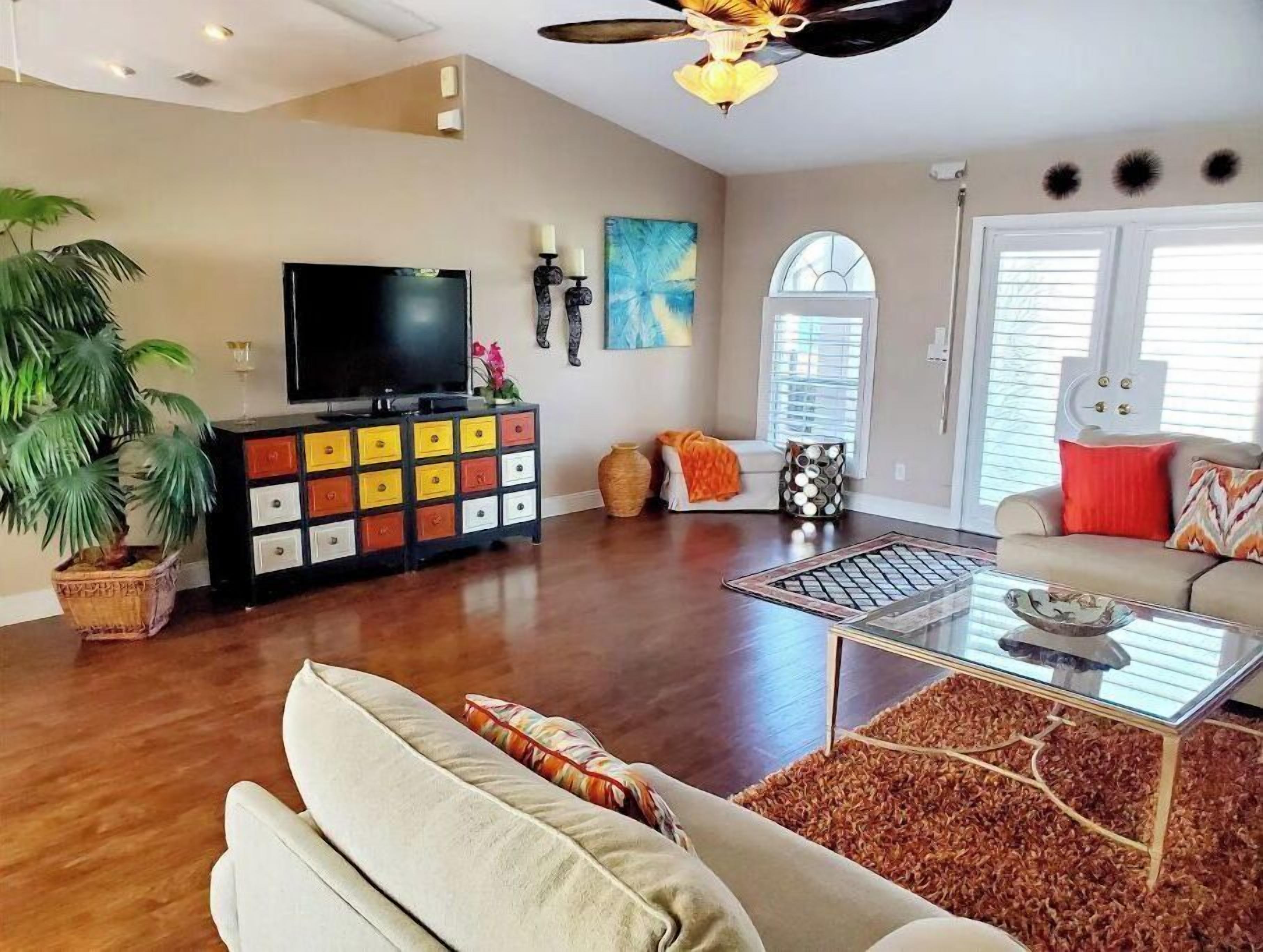 Large West Facing Screened Pool With Tiki Hut On The Water In Sw Cape Coral - Sanibel, FL