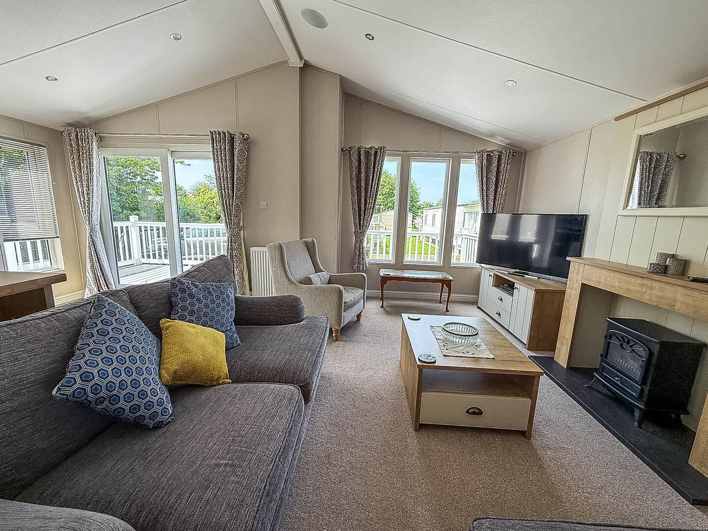 Beautiful 4 Berth Lodge With Decking At Manor Park In Hunstanton Ref 23038c - Hunstanton