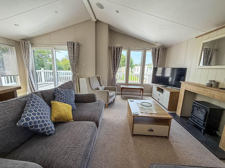 Beautiful 4 Berth Lodge With Decking At Manor Park In Hunstanton Ref 23038c - Norfolk