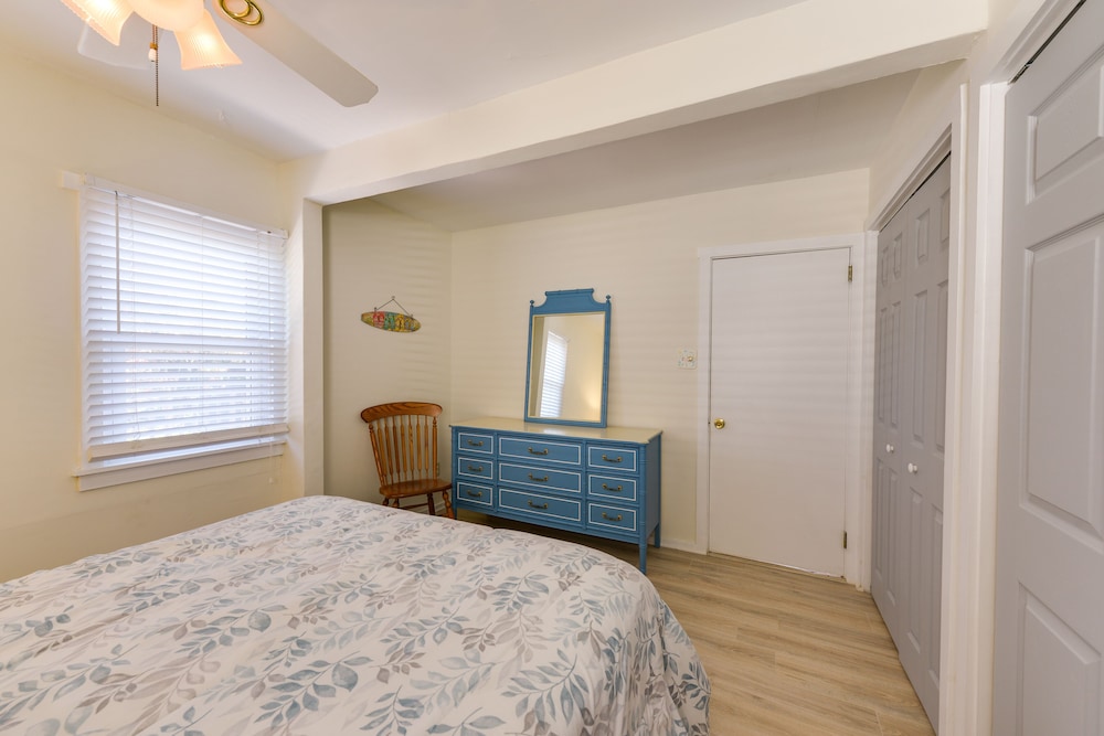 Cozy Villas Cottage W/ Deck, 1/2 Block To Beach! - New Jersey
