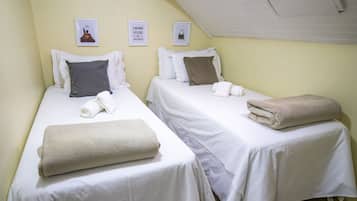 Suíte família | 1 quarto, roupas de cama premium, frigobar, berço de viagem