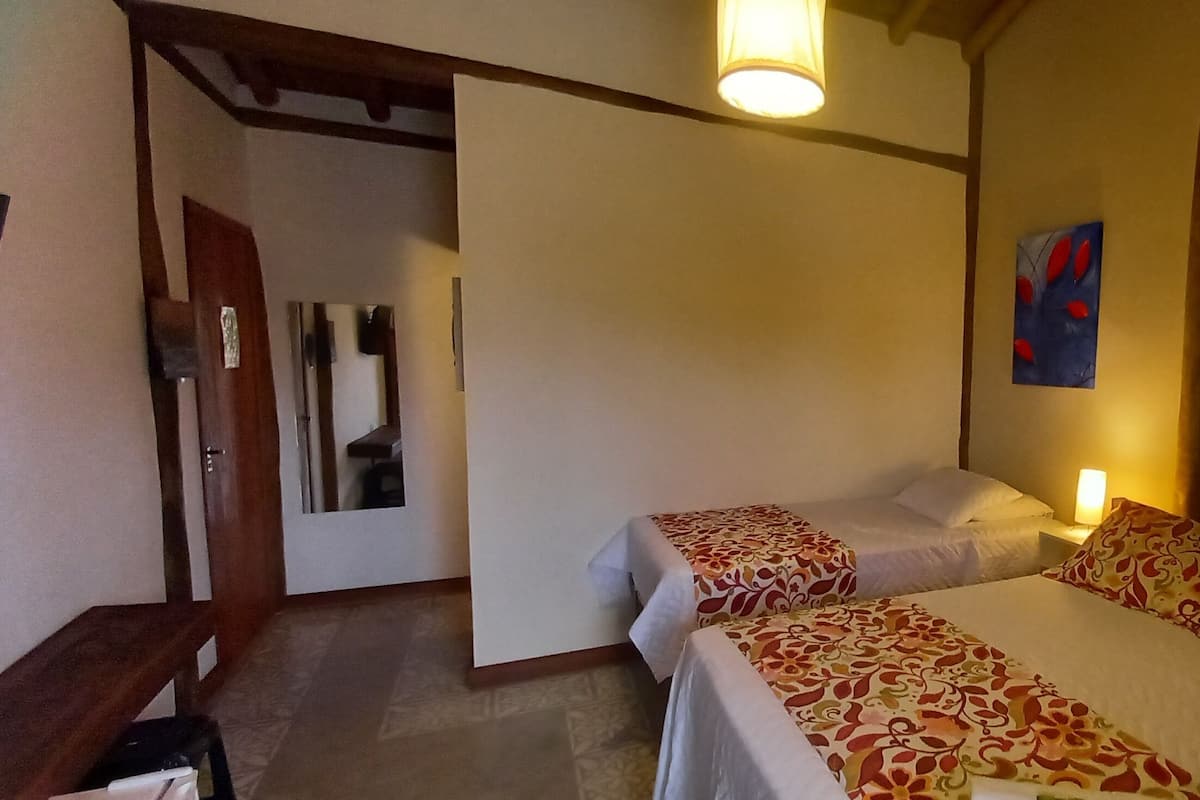 Quarto Triplo Superior | Cortinas/cortinados opacos, Wi-fi grátis