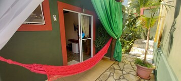 Quarto Quádruplo Económico | Cortinas/cortinados opacos, Wi-fi grátis 