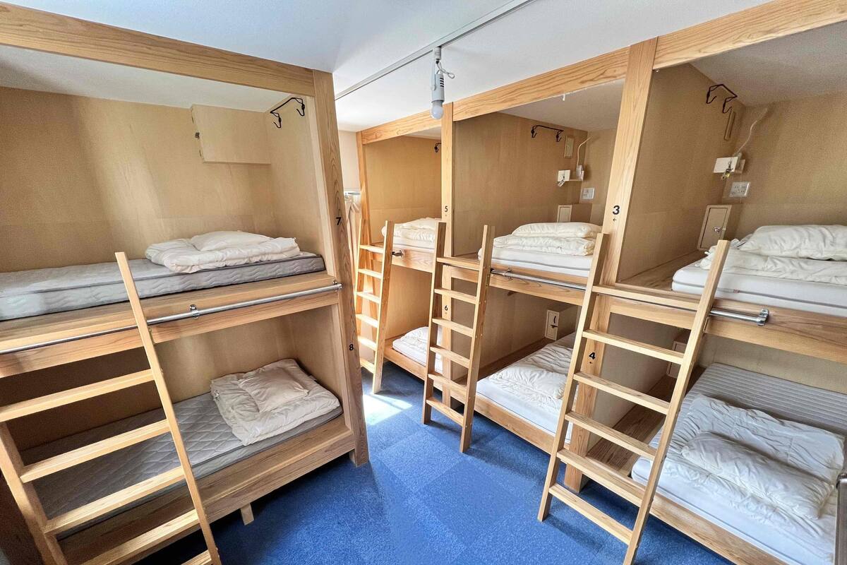 Dormitório Partilhado Básico, 2 quartos | Cofre no quarto, secretária adequada para computadores portáteis