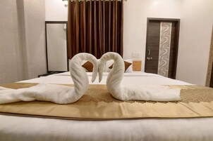 Quarto Premium | Secretária, Wi-fi grátis, roupa de cama fornecida