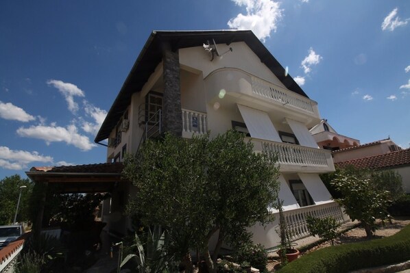 Apartamento (Zora - garden terrace and grill - A5() | Exterior