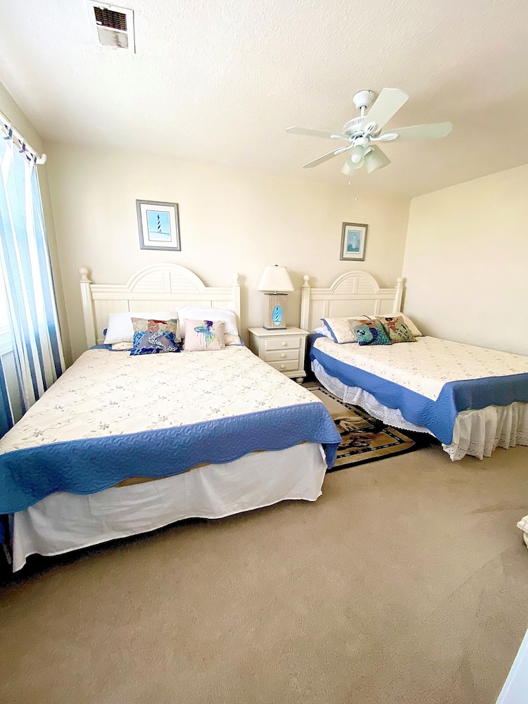 On Canal. 3 Minute Walk From Beach! 5 Minutes From Everything!! - Ocean Isle Beach, NC