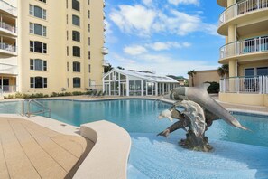 Piscina interna, 2 piscinas externas