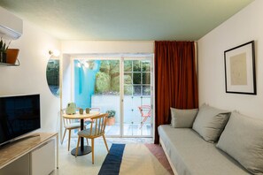 Suite-Estúdio | Sala de estar | Televisor LED de 32 polegadas com canais por cabo, piso aquecido 