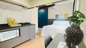 Estúdio standard | Roupas de cama premium, escrivaninha, espaço de trabalho para notebook