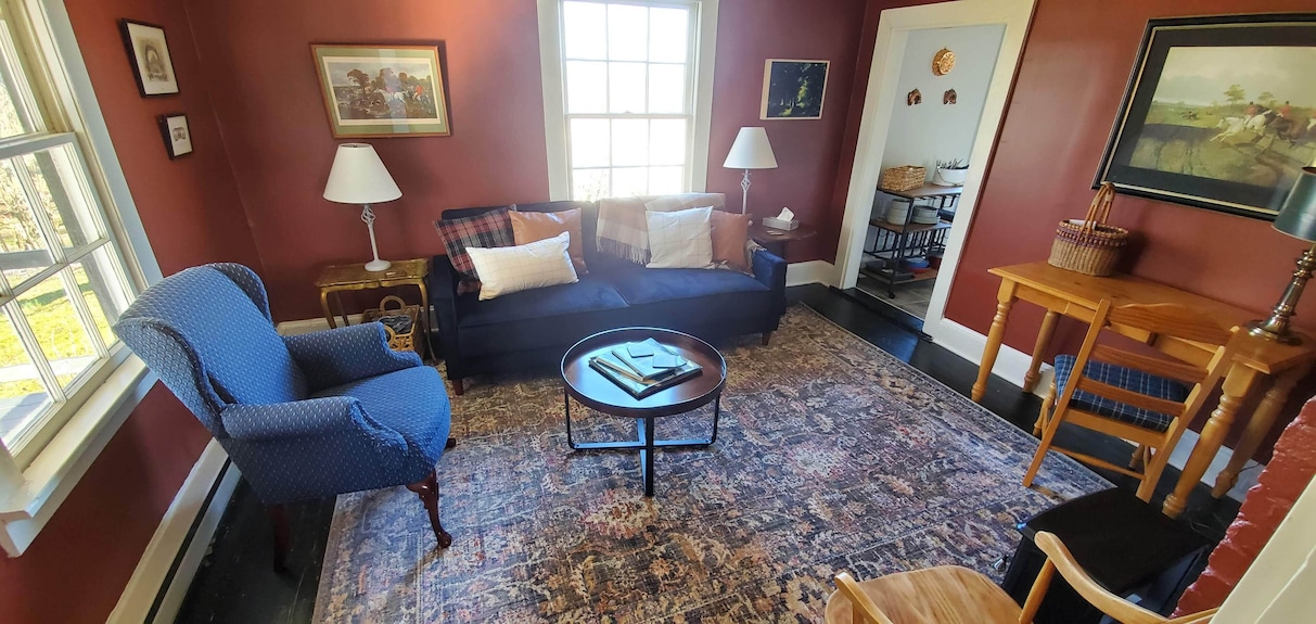 Bloomingdale Honeymoon Cabin Vintage Retreat With Mountain Views - Shenandoah National Park