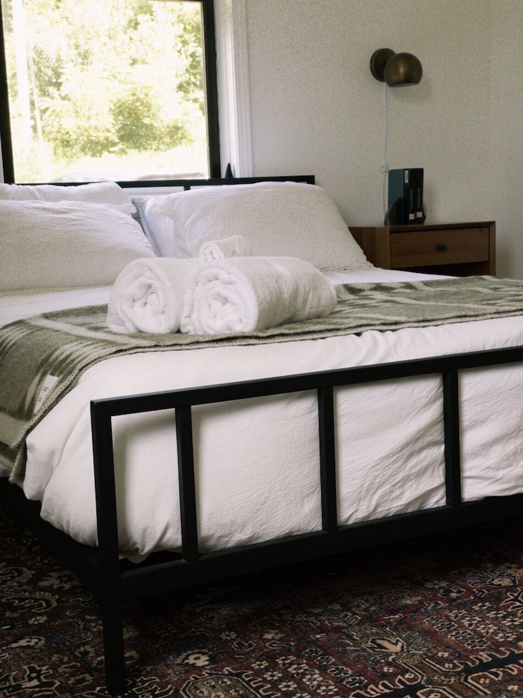 Secluded, Modern Cabin Escape - Mountain Views - Catskill, NY