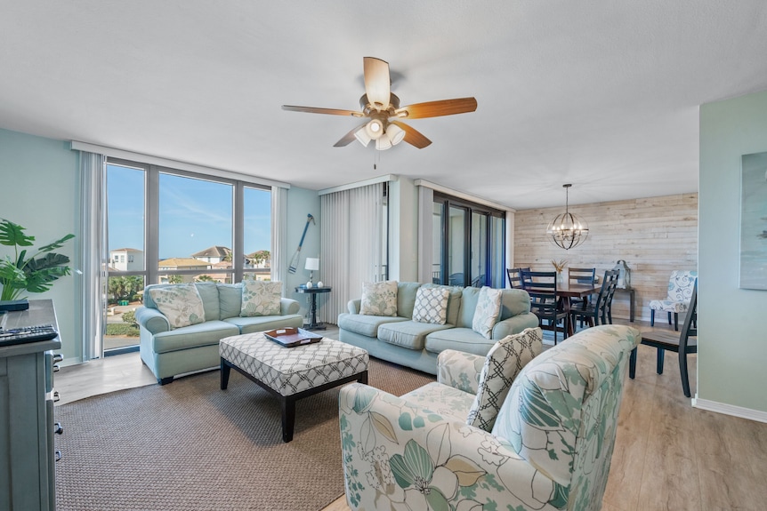 Steps To The Beach, Pool, Location, Location! Great For Families And Groups - Destin, FL