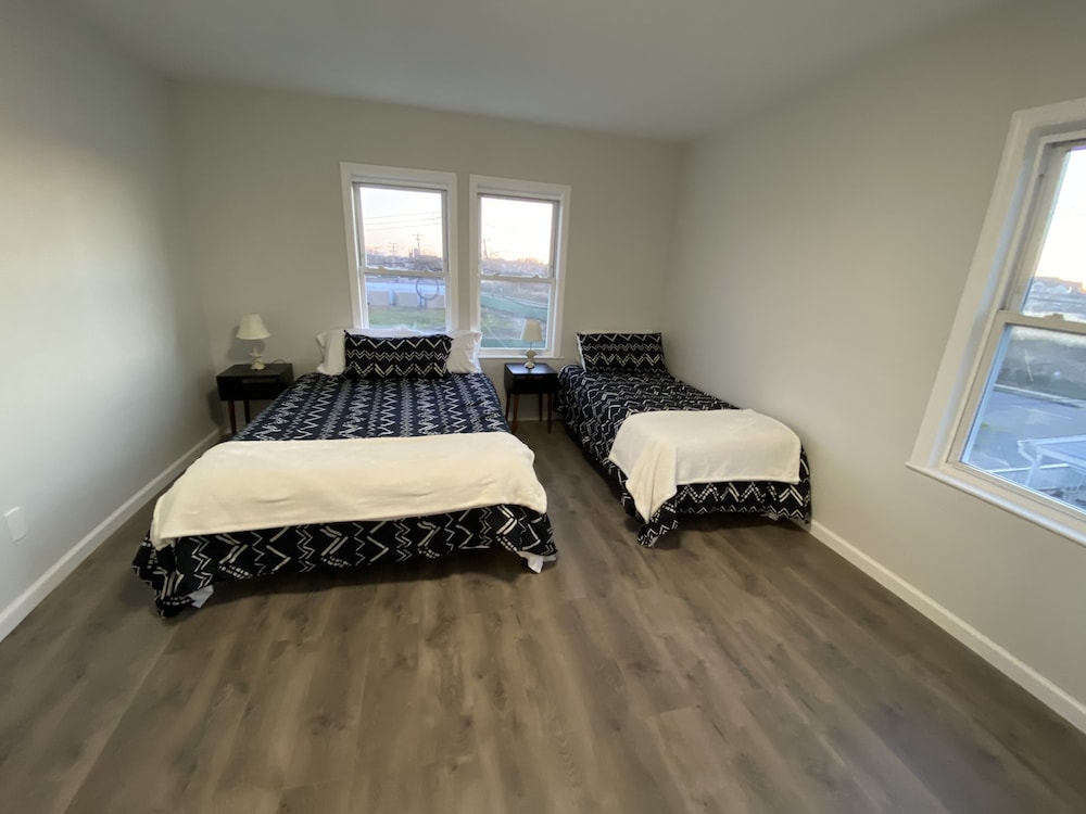 Charming 4bedroom 2nd Floor Beach House - 1.5 Blocks To The Beach - Red Bank, NJ