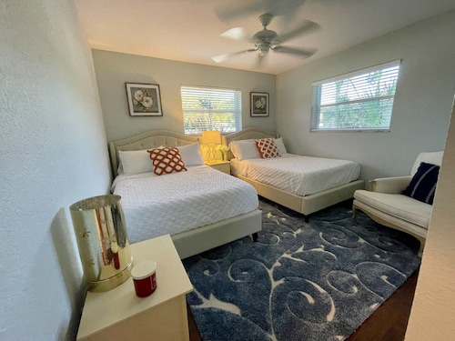 Pompano 2 Bedroom Vocation House 5/min From The Beach - Pompano Beach, FL