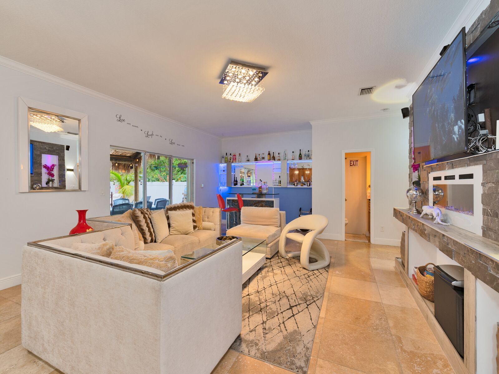 5 Mins To Beach; 5bd, 4.5ba, Heated Pool, Jacuzzi, Mini Golf, Tiki Huts. - Boynton Beach, FL