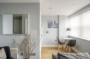 Apartamento, casa de banho privativa, Vista para a cidade | Restaurantes