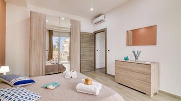 Apartamento Familiar, 1 quarto, varanda, em frente ao mar (Corallo House 200m From The Sea) | 1 quarto
