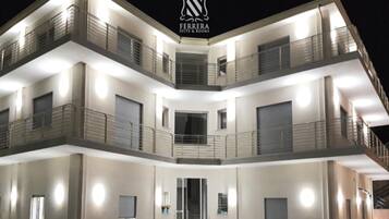Apartamento Familiar, 1 quarto, varanda, em frente ao mar (Corallo House 200m From The Sea) | Exterior