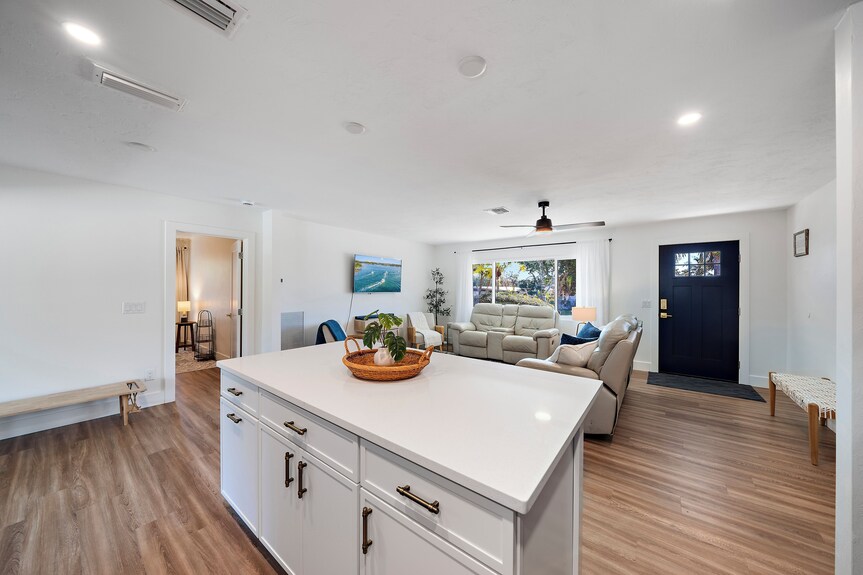 The Airy Bungalow | Outdoor Oasis W/ Private Pool + Outdoor Kitchen! - Sarasota, FL