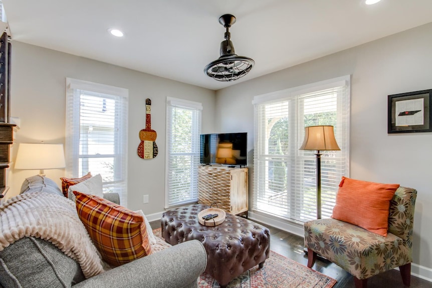 Explore Nashville, Hillsboro Village On Foot - ANU, Nashville