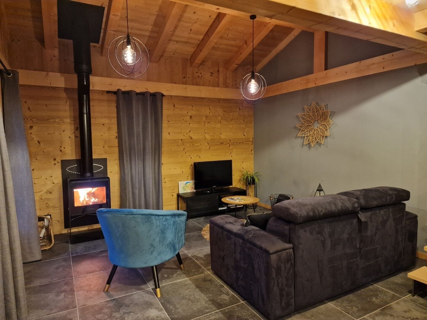 Cosy, Modern Chalet With Mountain Views - Rhône-Alpes